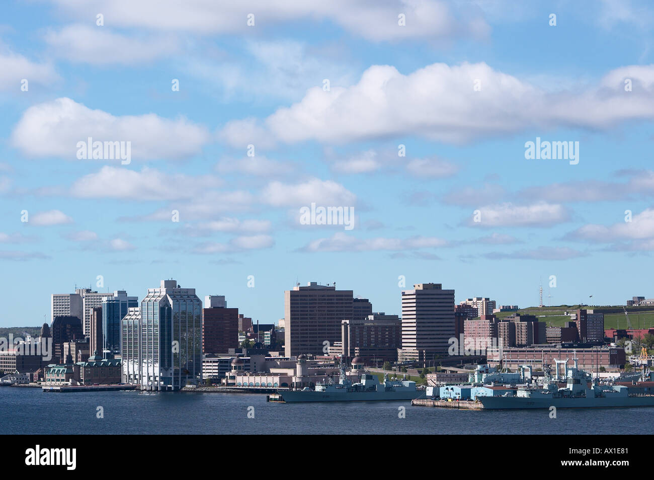 Shipping docks hi-res stock photography and images - Alamy
