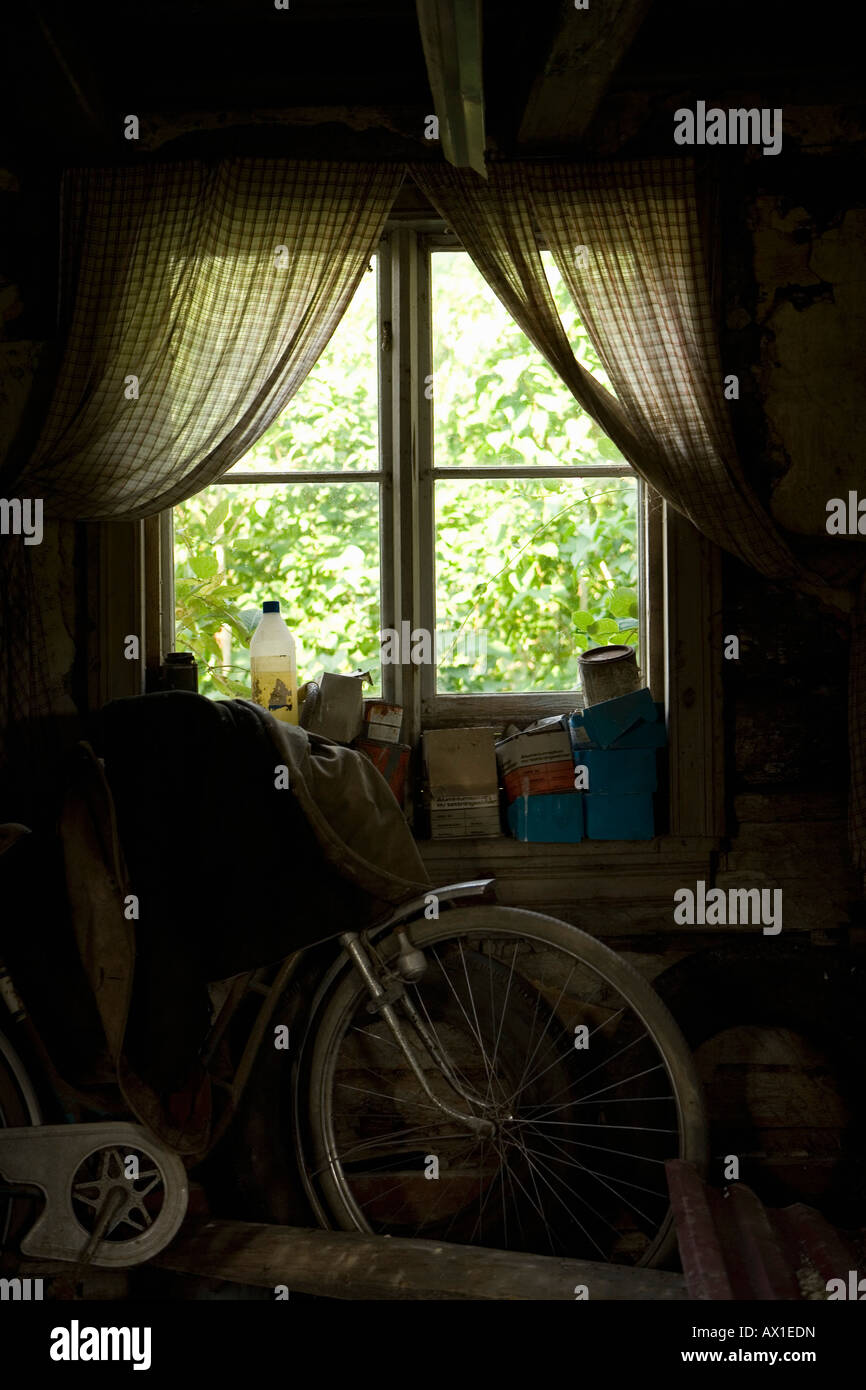 Old shed window hi-res stock photography and images - Alamy