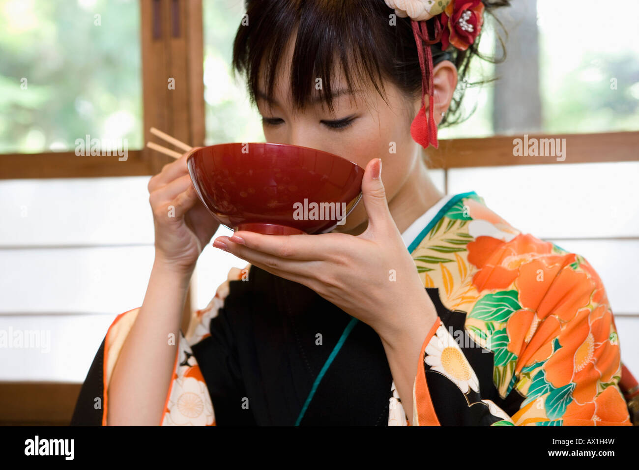 Eating traditional japanese food kimono hi-res stock photography and ...
