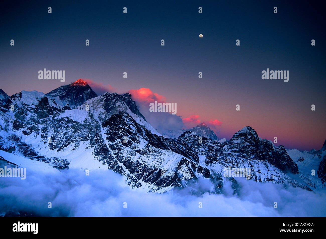 Sunrise over mount everest hi-res stock photography and images - Alamy