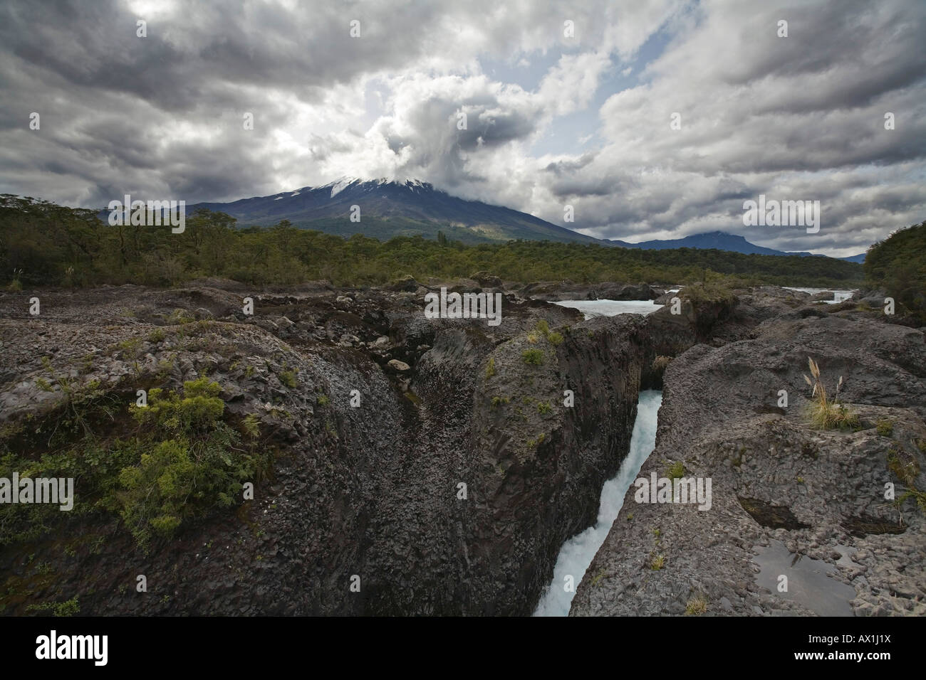 Vulkanischer wasserfall hi-res stock photography and images - Alamy