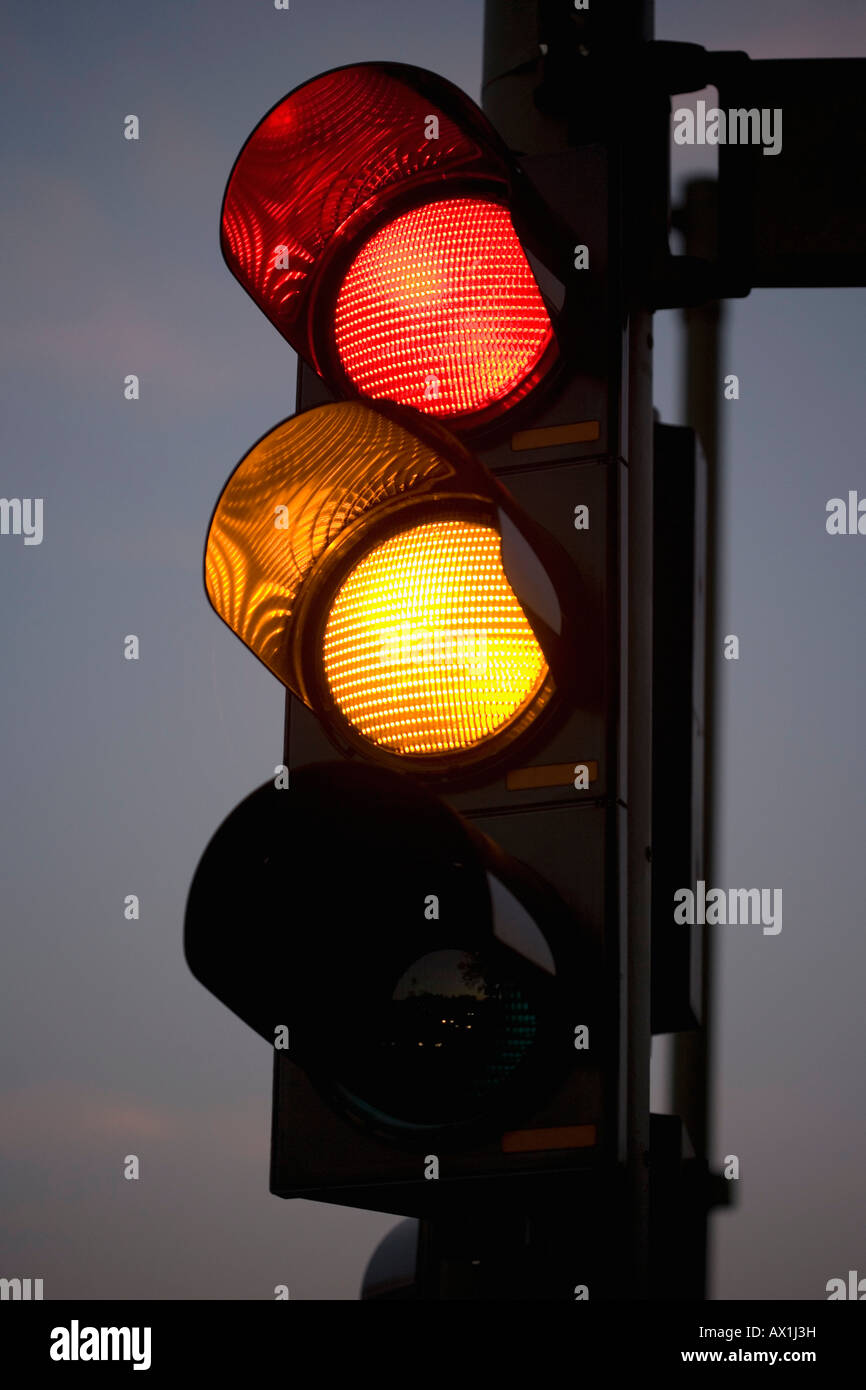 Amber traffic light hi-res stock photography and images - Alamy