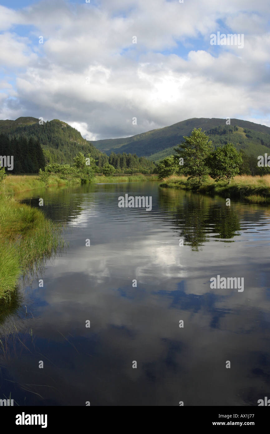 Loch water hill greenery sky hi-res stock photography and images - Alamy