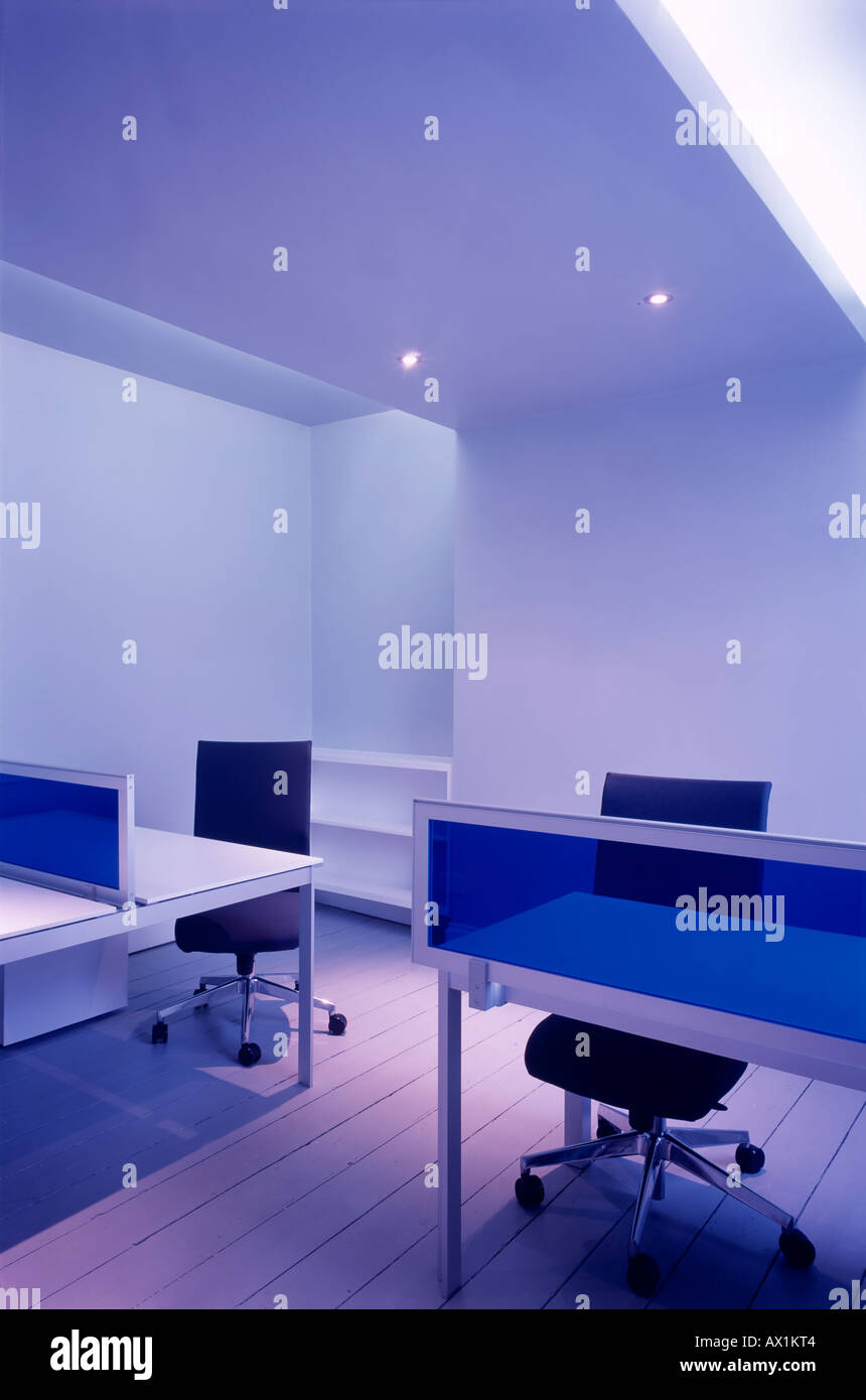 Queen mary graduate facility lock hi-res stock photography and images ...