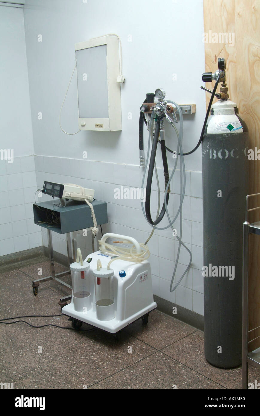Oxygen and suction unit Stock Photo - Alamy