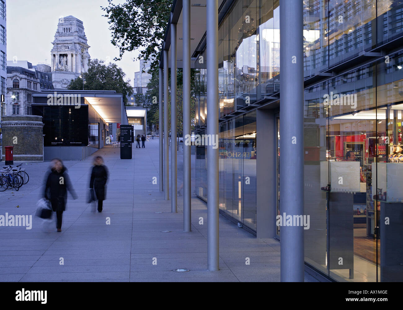 People strolling tower hill hi-res stock photography and images - Alamy