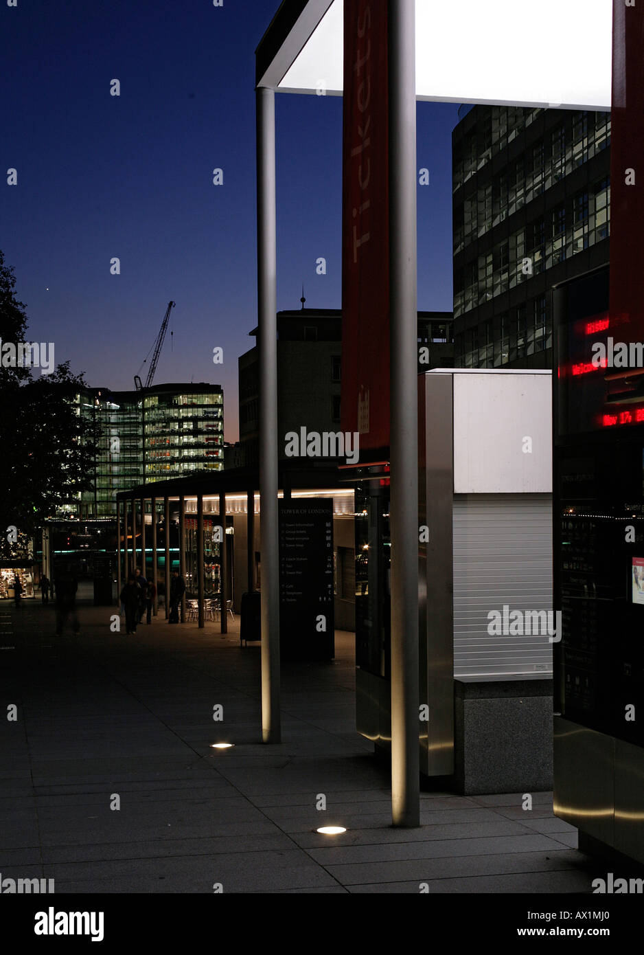 Courtyard tower london hi-res stock photography and images - Alamy