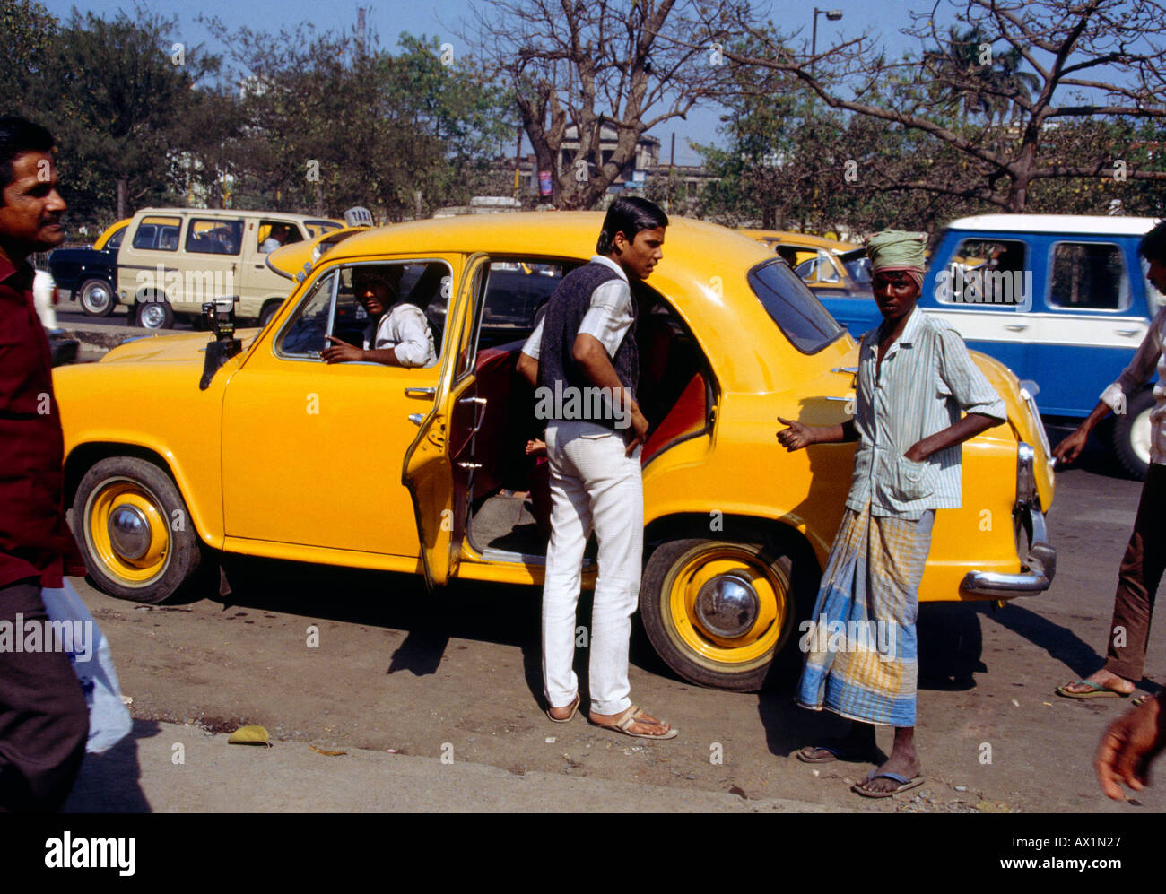 Yellow cab door open hi-res stock photography and images - Alamy