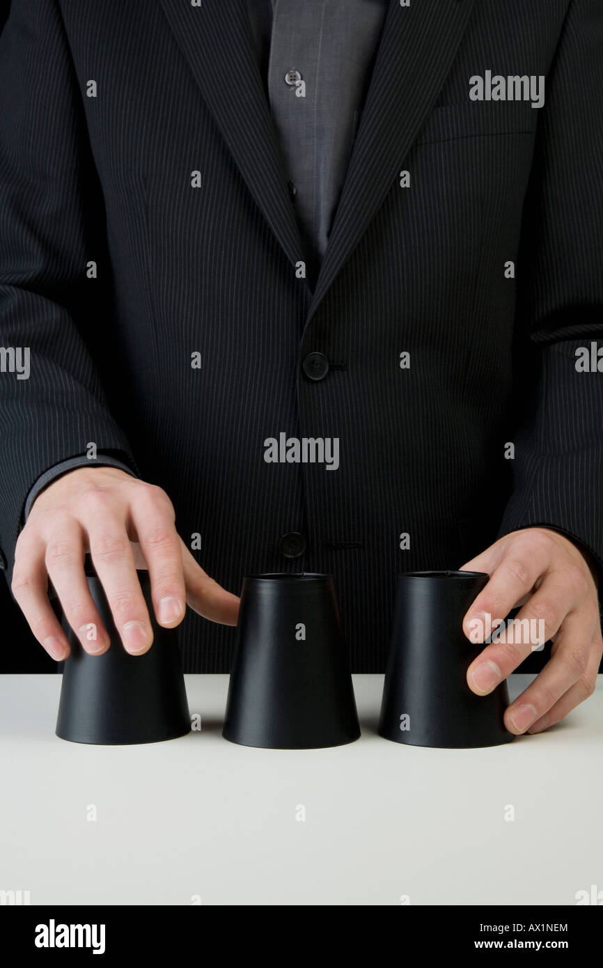 Shell game hi-res stock photography and images - Alamy