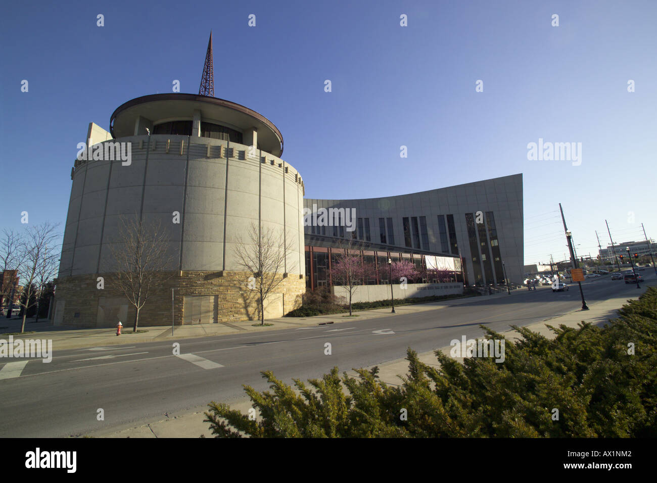 Country music hall fame and musuem hi-res stock photography and images ...