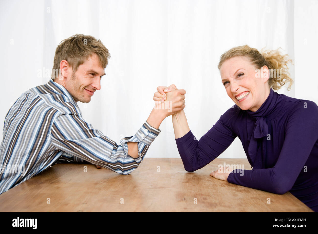 A couple arm wrestling Stock Photo - Alamy