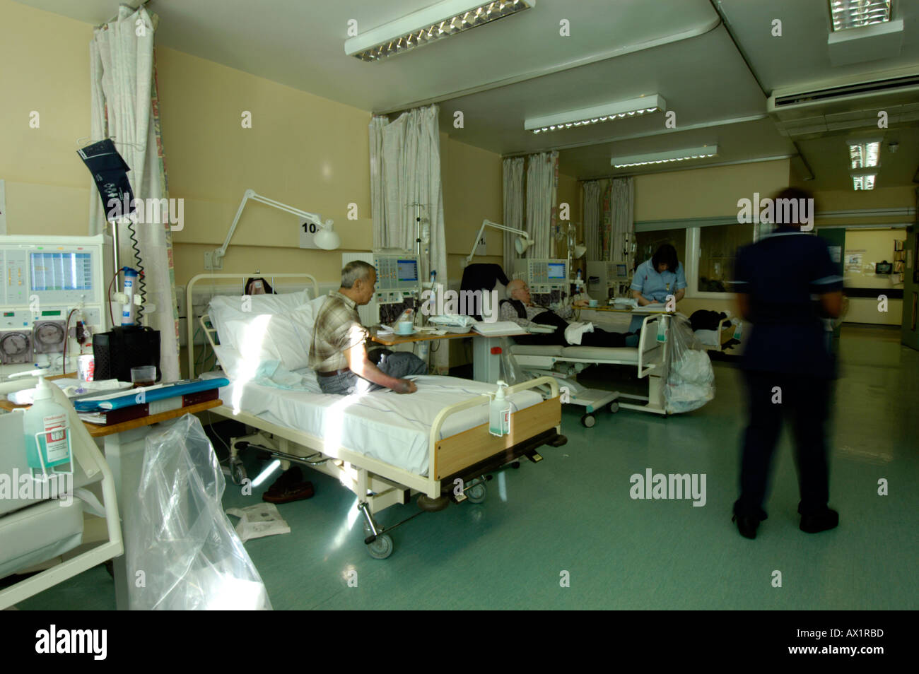 Renal ward hi-res stock photography and images - Alamy