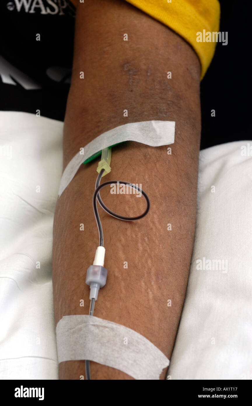 Patient receiving drug hi-res stock photography and images - Alamy