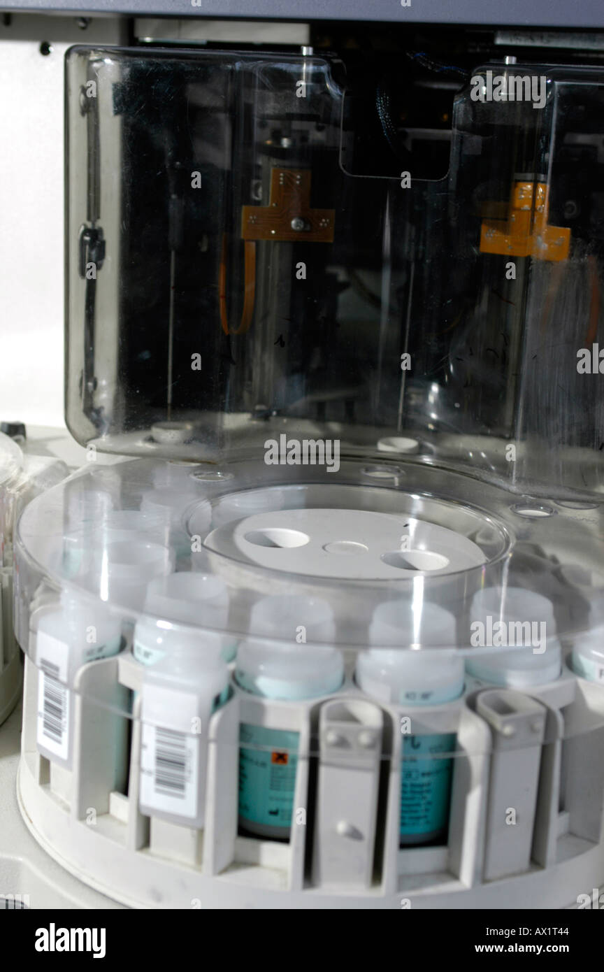 Chemistry analyser hi-res stock photography and images - Alamy