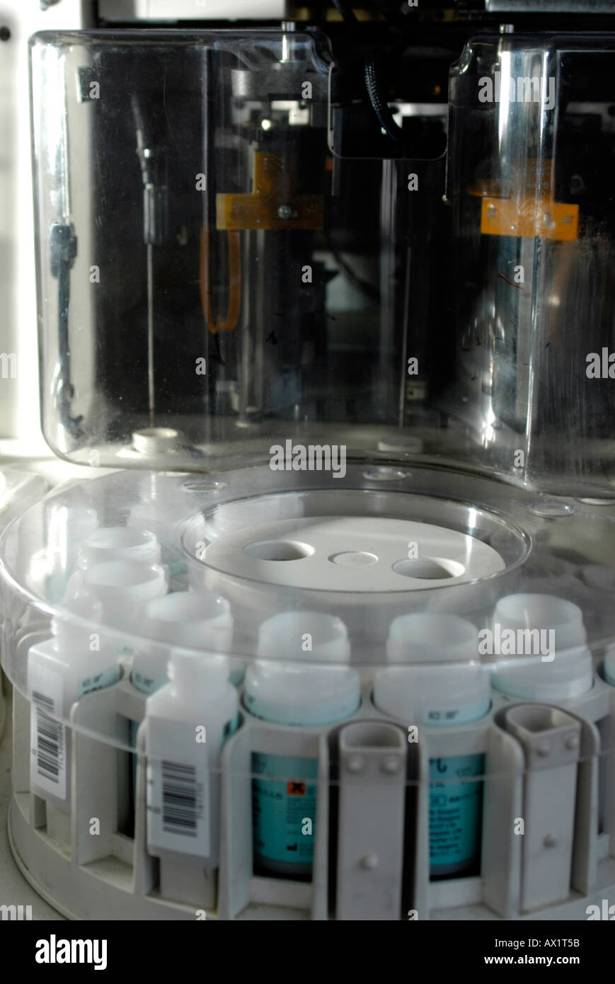 Chemistry analyser hi-res stock photography and images - Alamy