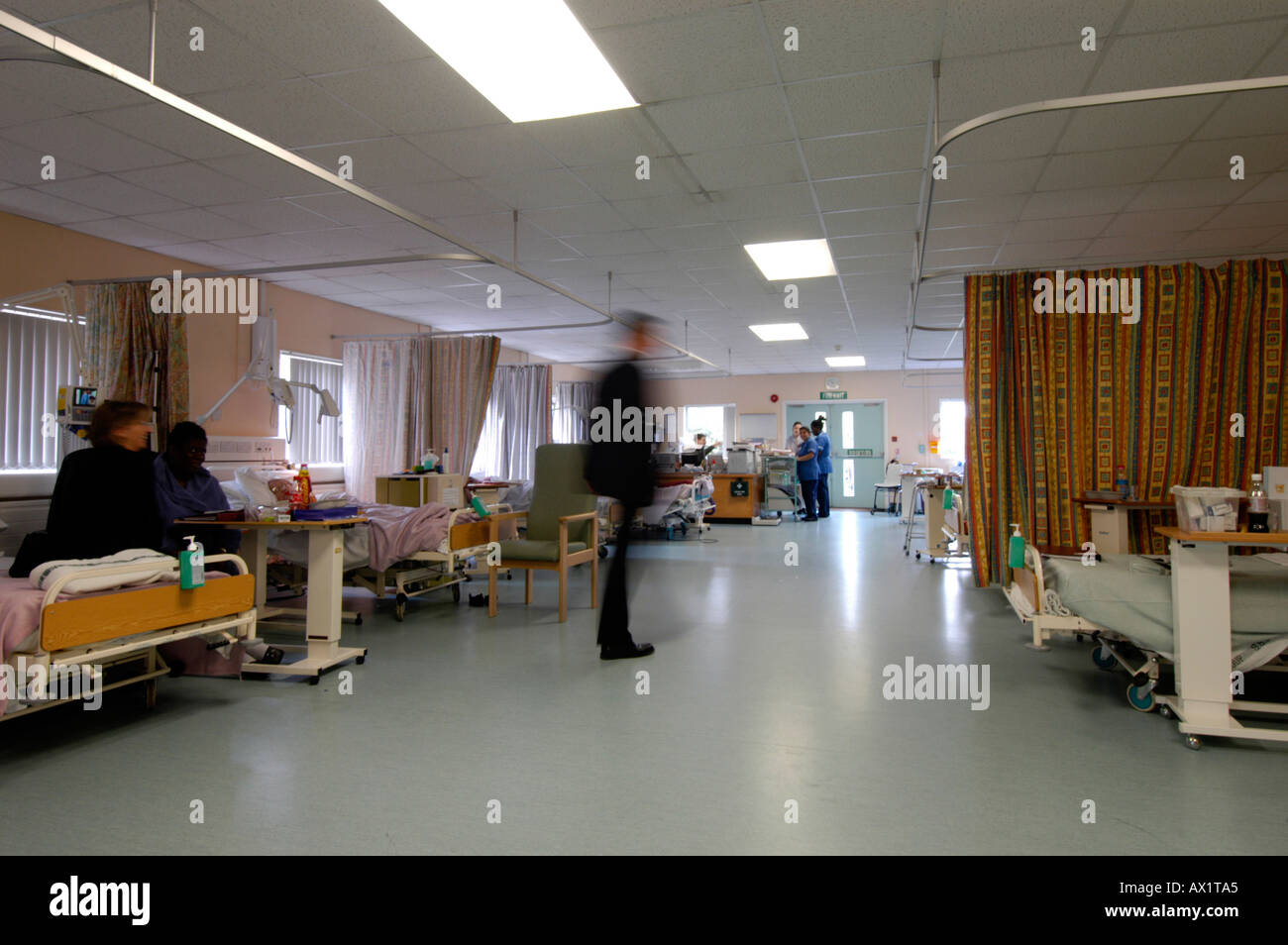 Nhs hospital ward patients beds hi-res stock photography and images - Alamy