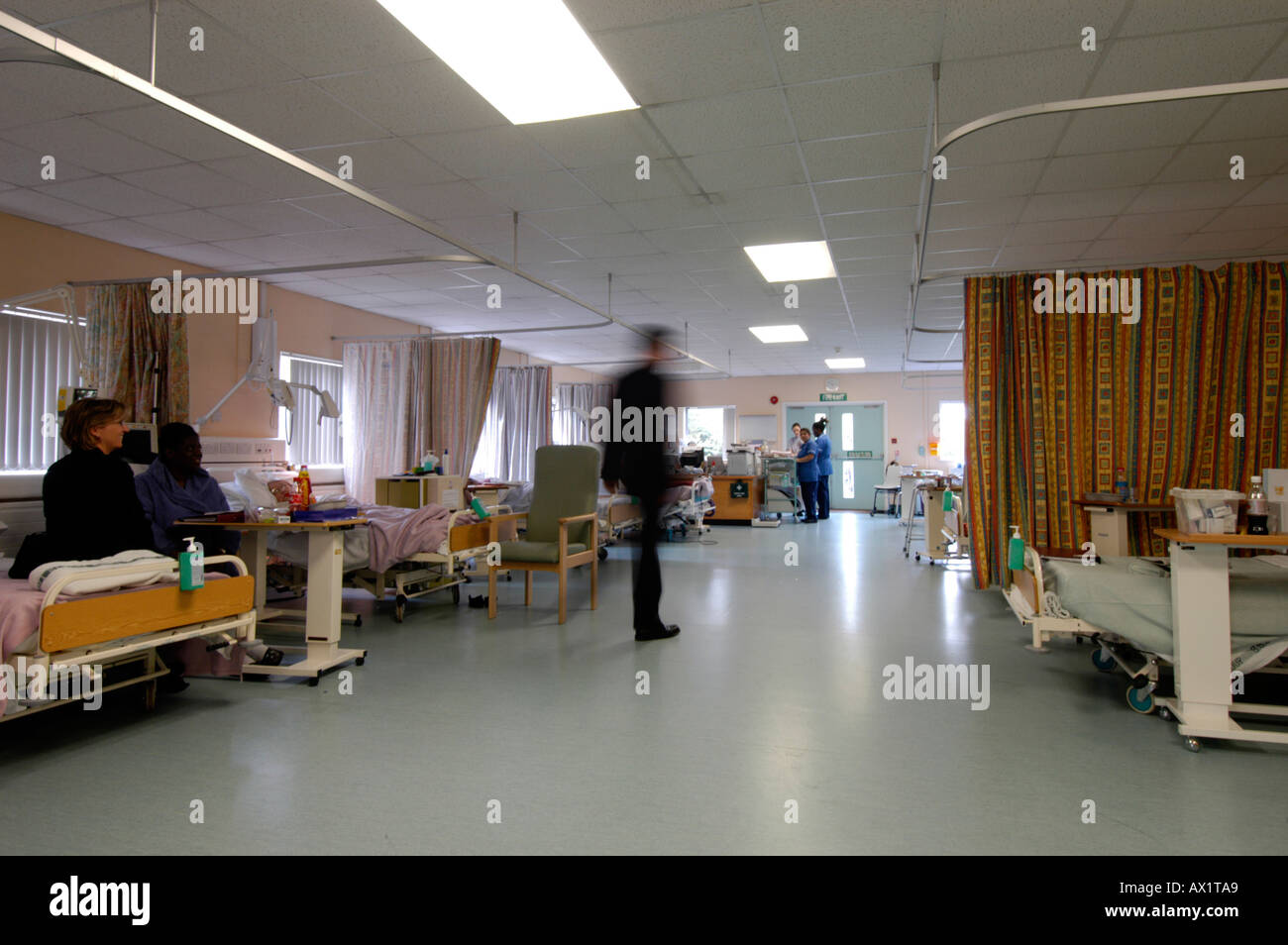 Nhs hospital ward beds hi-res stock photography and images - Alamy