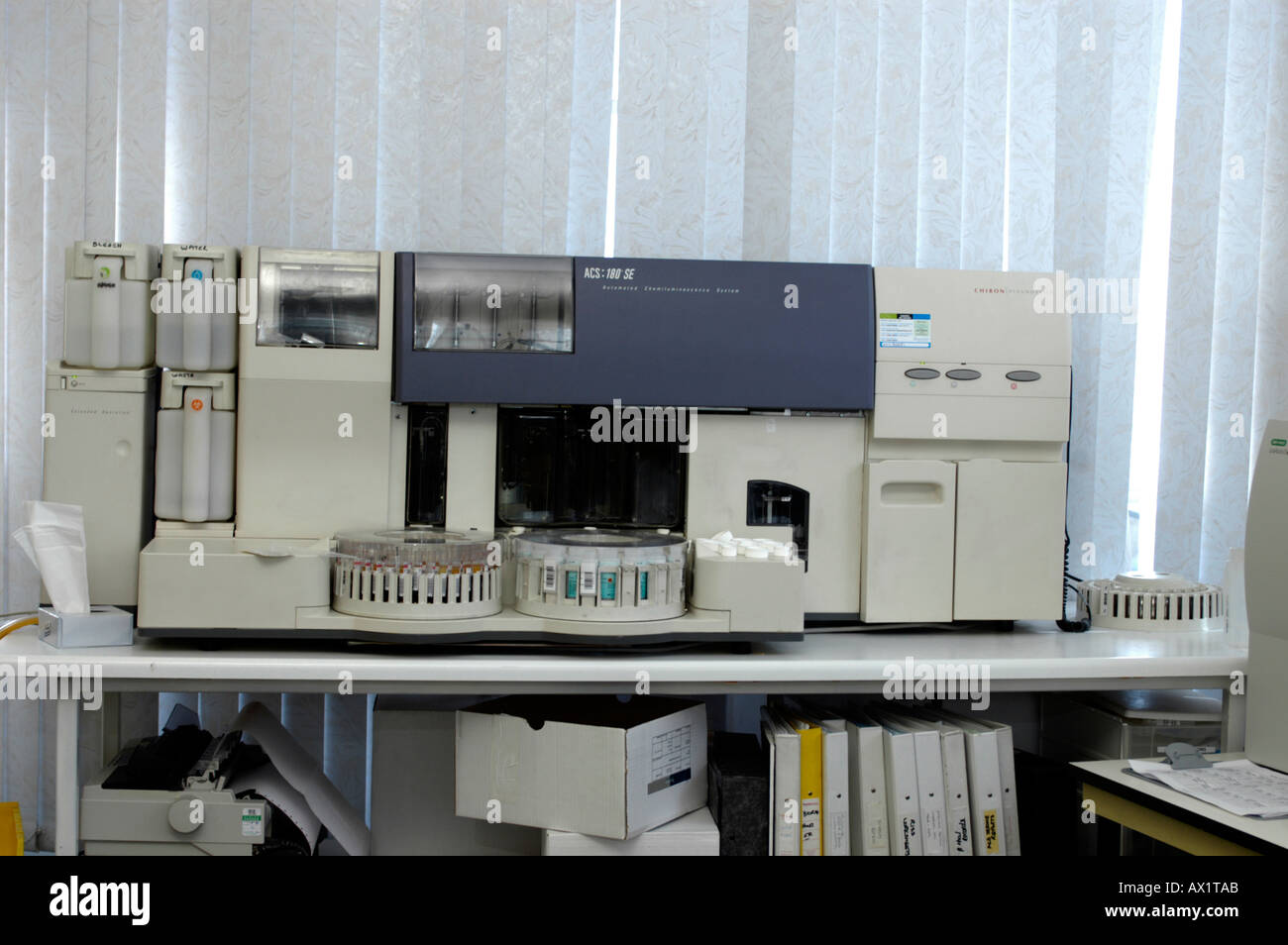 Chemistry analyser hi-res stock photography and images - Alamy