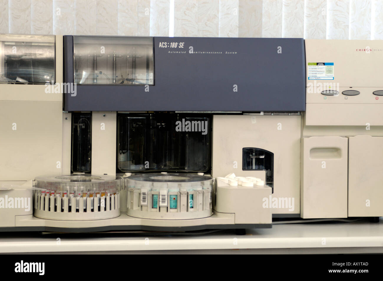 Chemistry analyser hi-res stock photography and images - Alamy