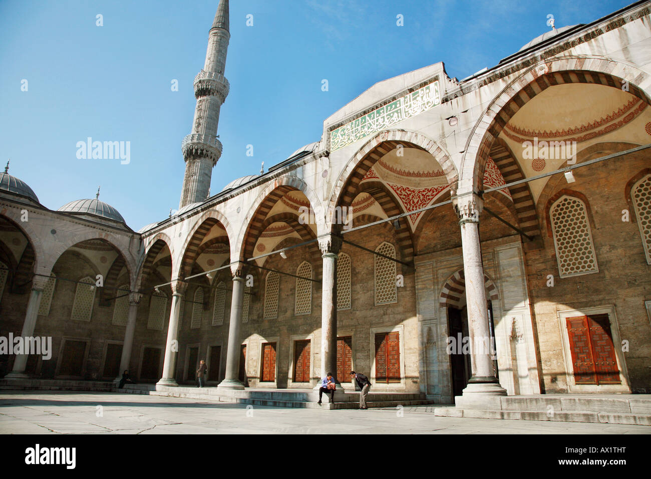 Courtyard blue mosque istanbul turkey hi-res stock photography and ...
