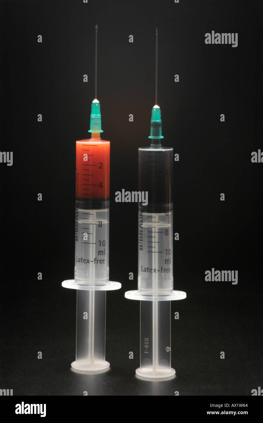 Two medical syringes needles hi-res stock photography and images - Alamy