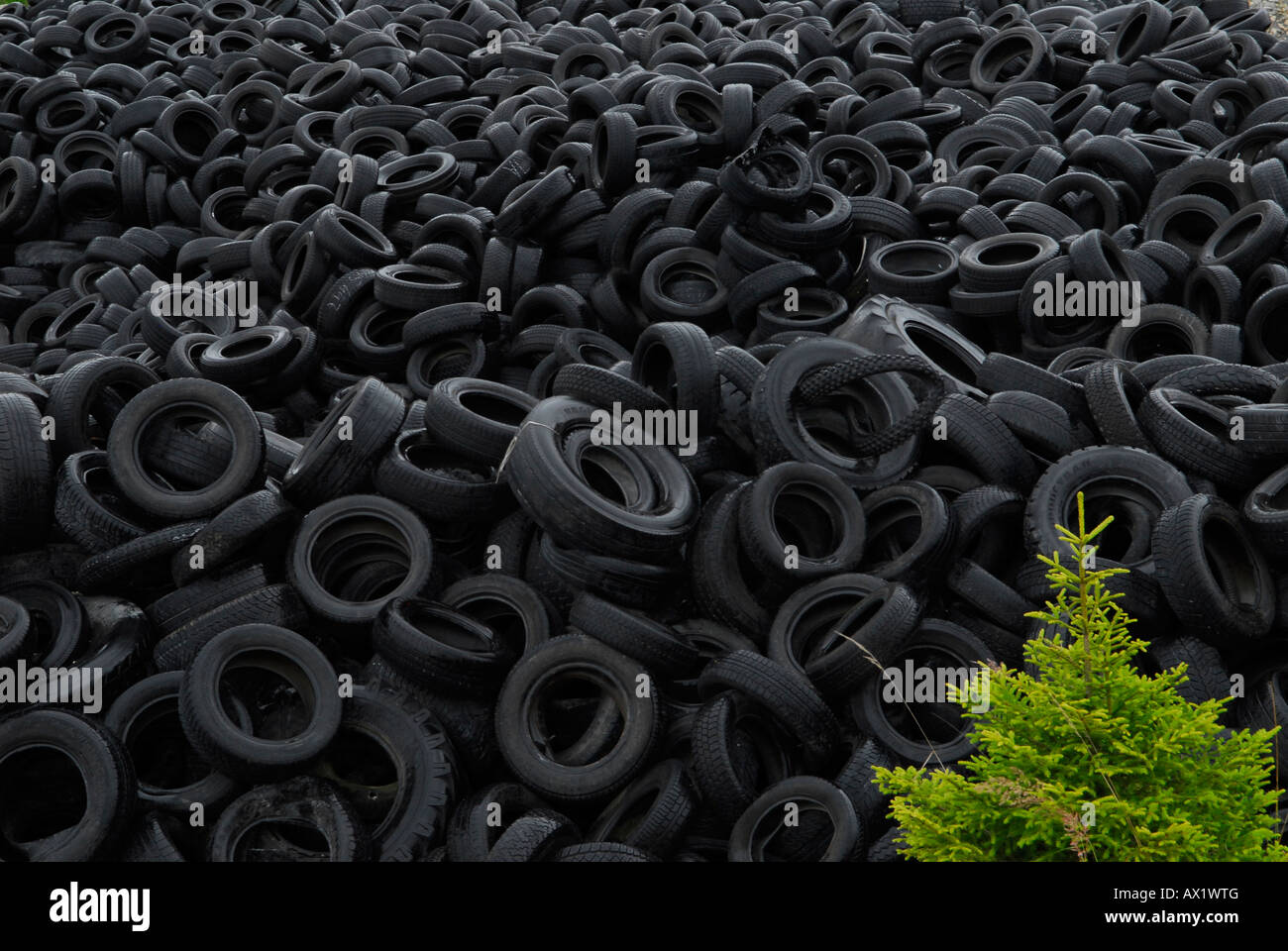 Piles of car tyres hi-res stock photography and images - Alamy