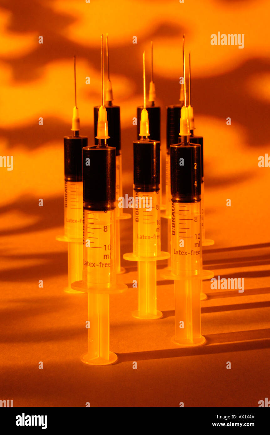 Multiple syringes with coloured background Stock Photo - Alamy
