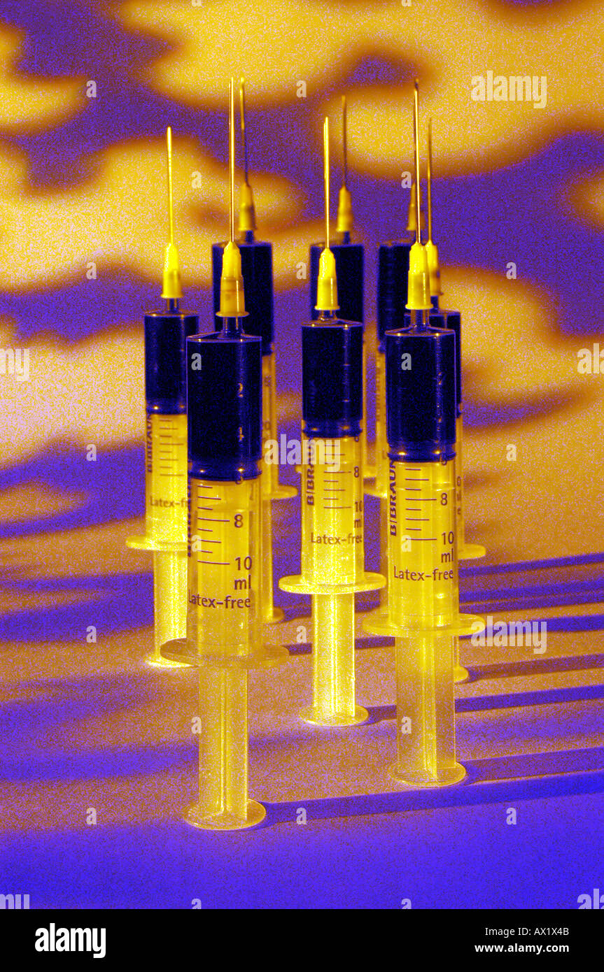 Multiple syringes with coloured background Stock Photo - Alamy