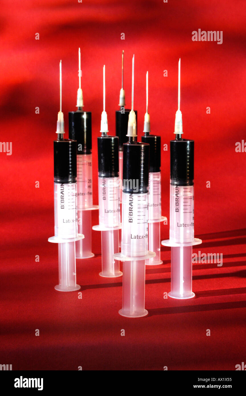 Multiple syringes with coloured background Stock Photo - Alamy