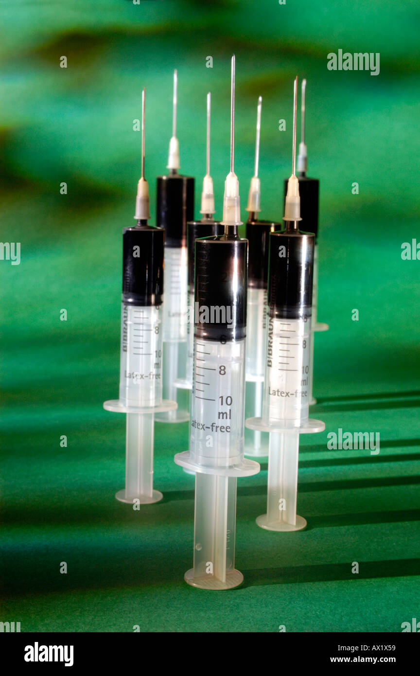 Multiple syringes with coloured background Stock Photo - Alamy