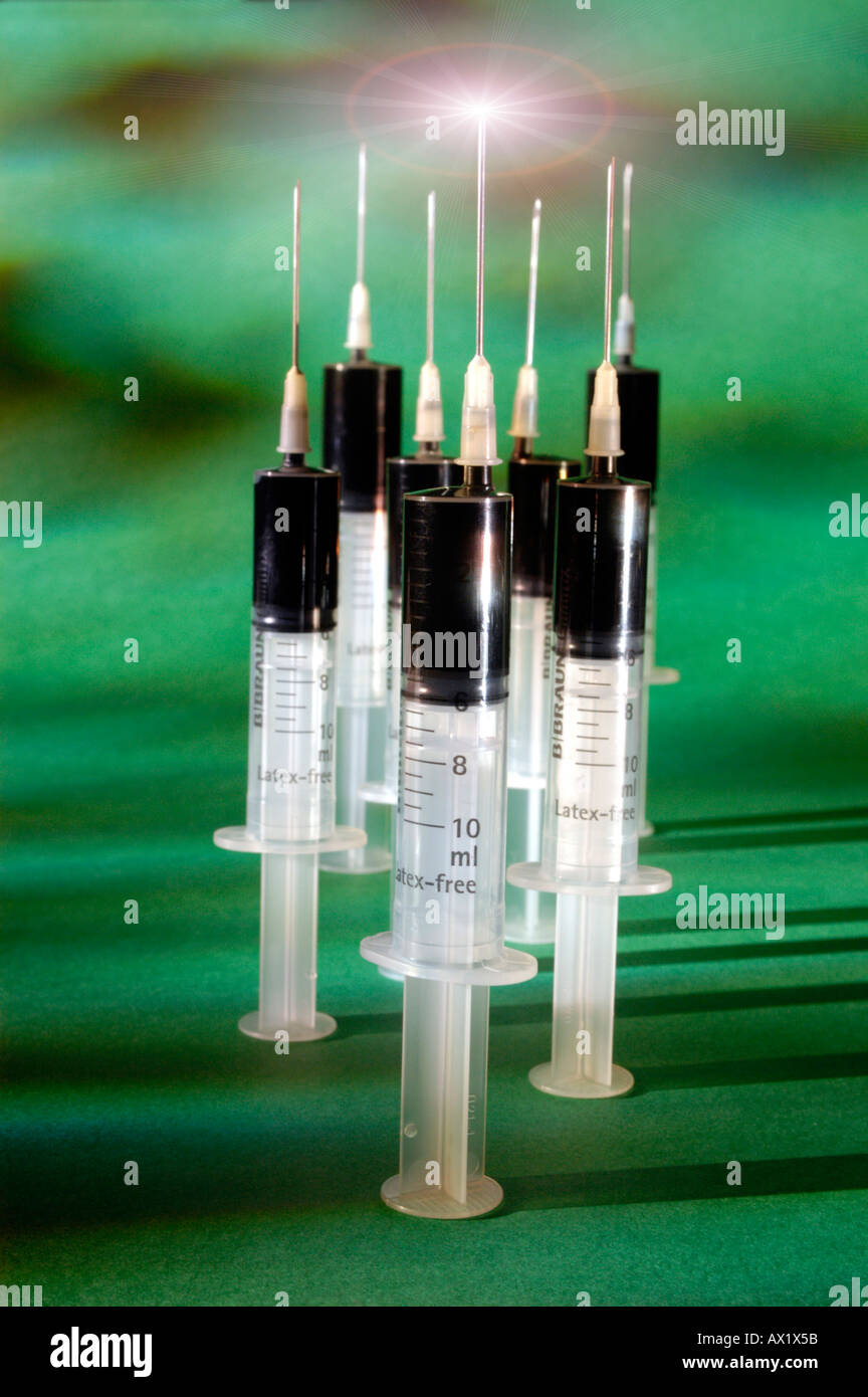 Multiple syringes with coloured background Stock Photo - Alamy