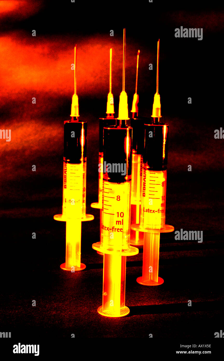 Multiple syringes with coloured background Stock Photo - Alamy