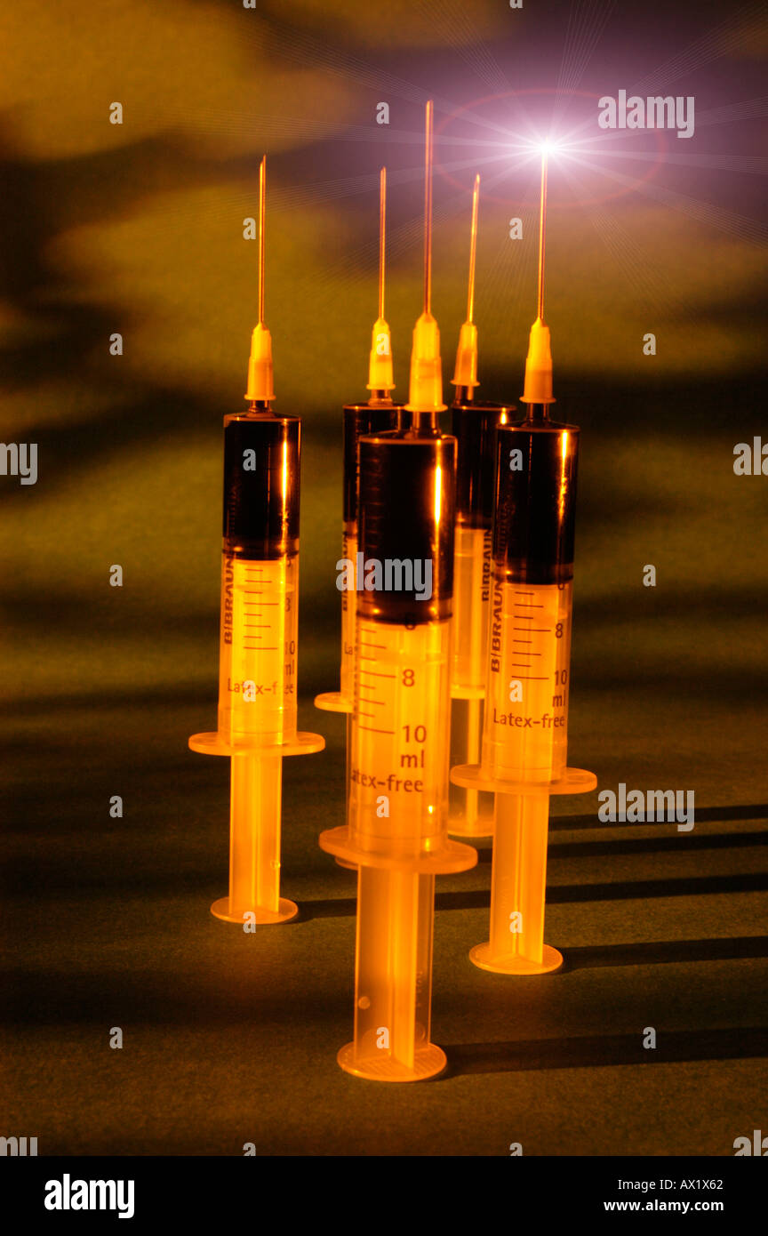 Multiple syringes with coloured background Stock Photo - Alamy
