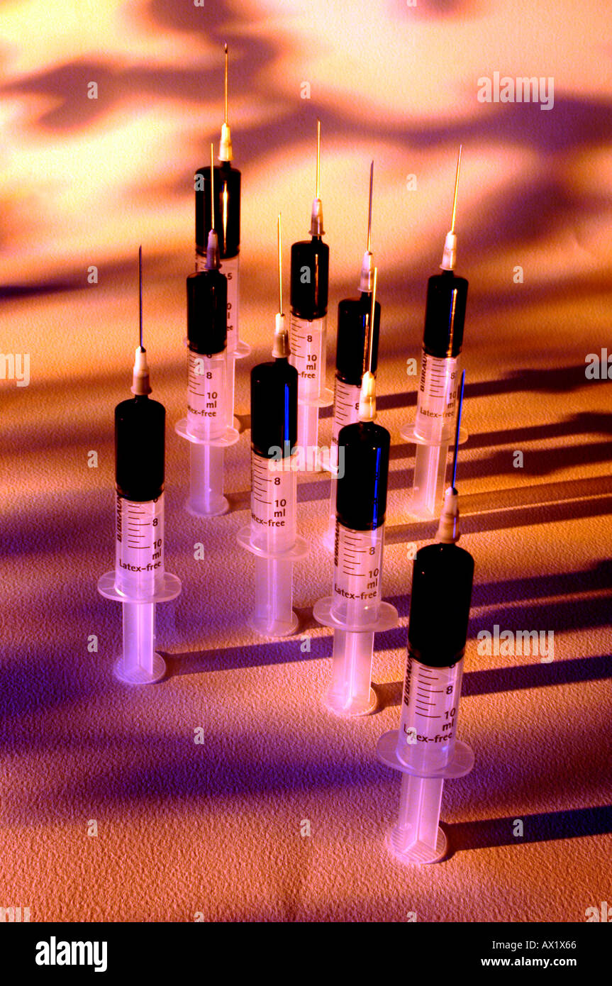 Multiple syringes with coloured background Stock Photo - Alamy