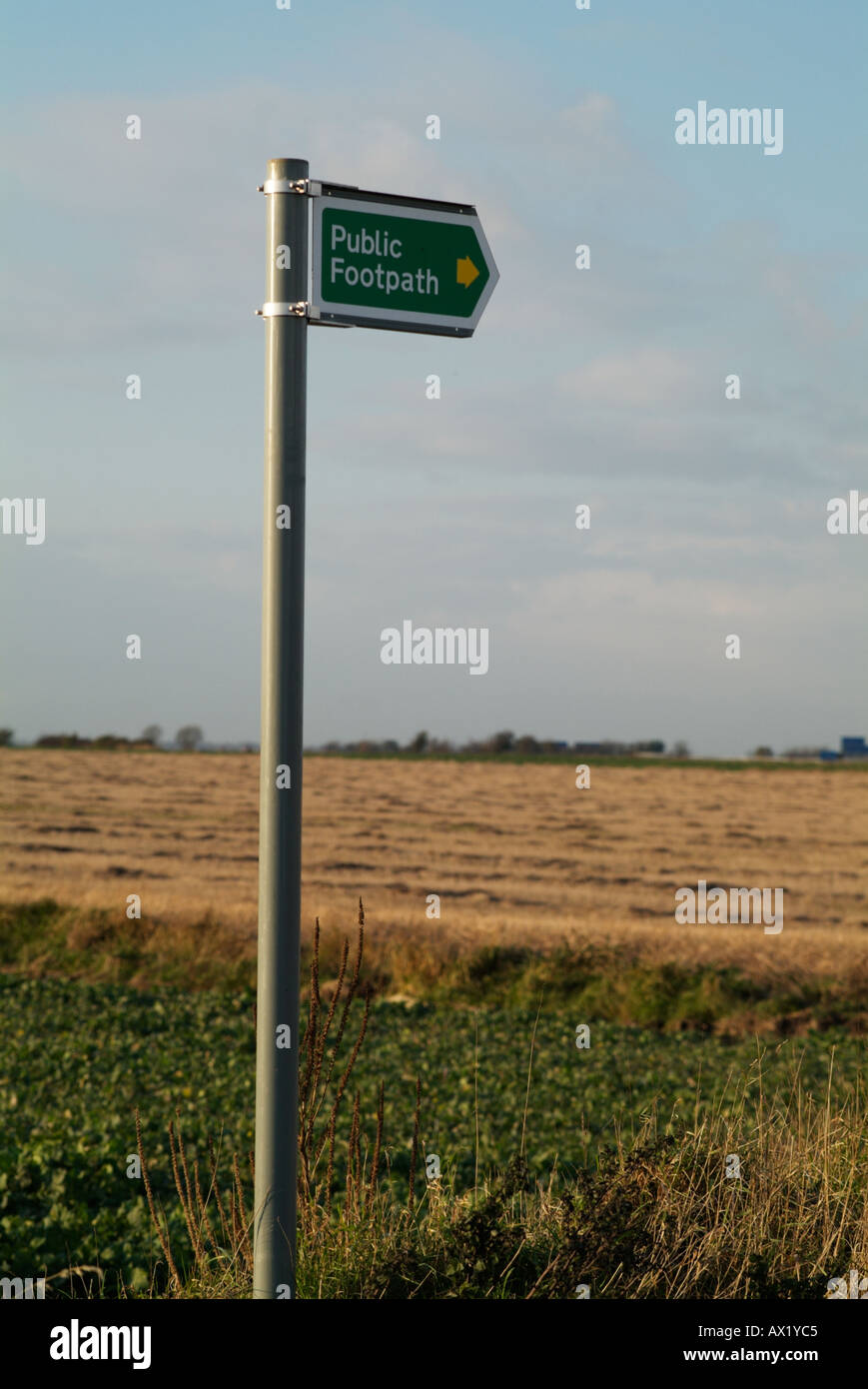 right of way sign Stock Photo - Alamy