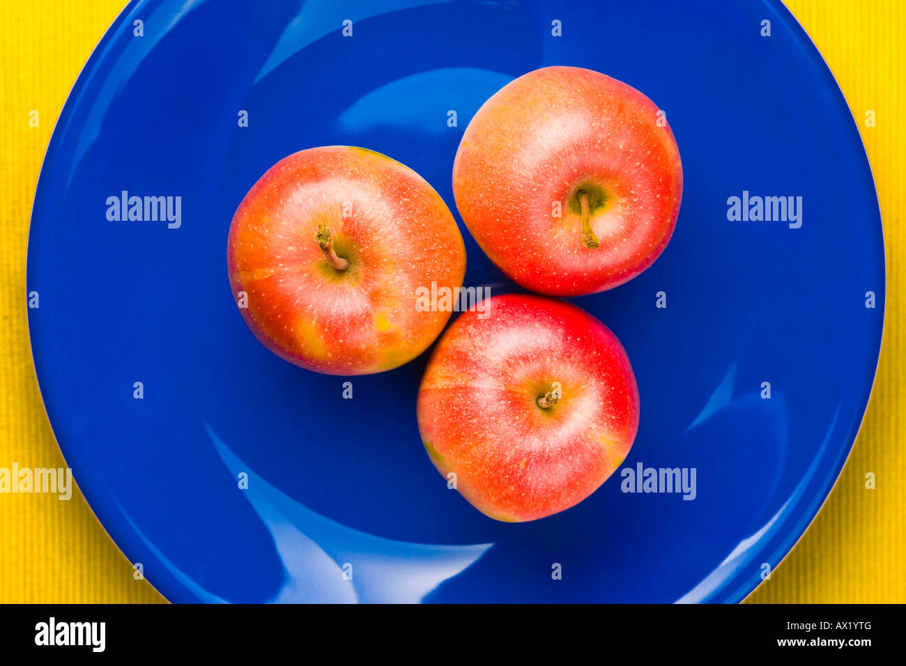 The three apples hi-res stock photography and images - Alamy
