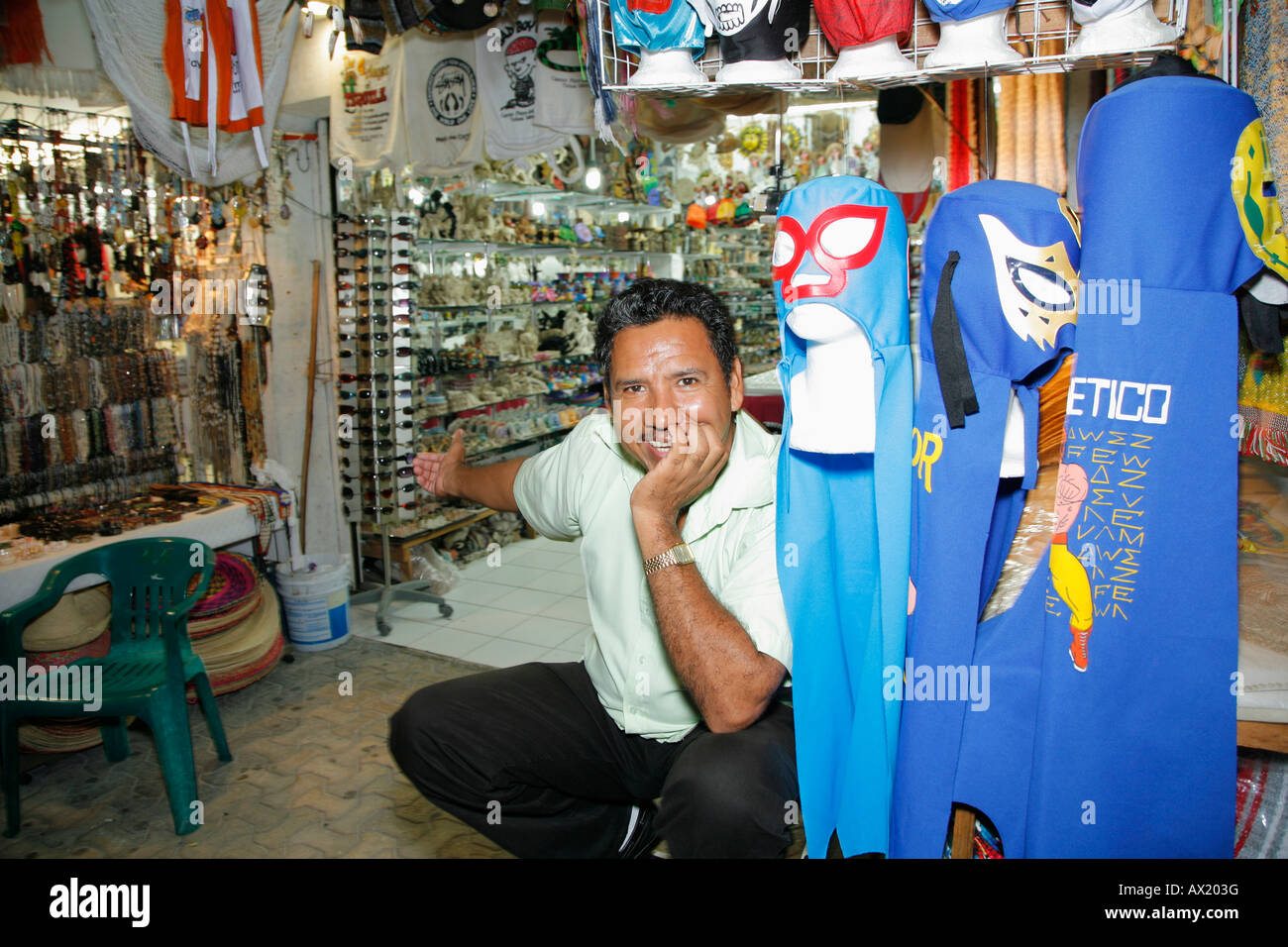 Small shop mexico hi-res stock photography and images - Alamy