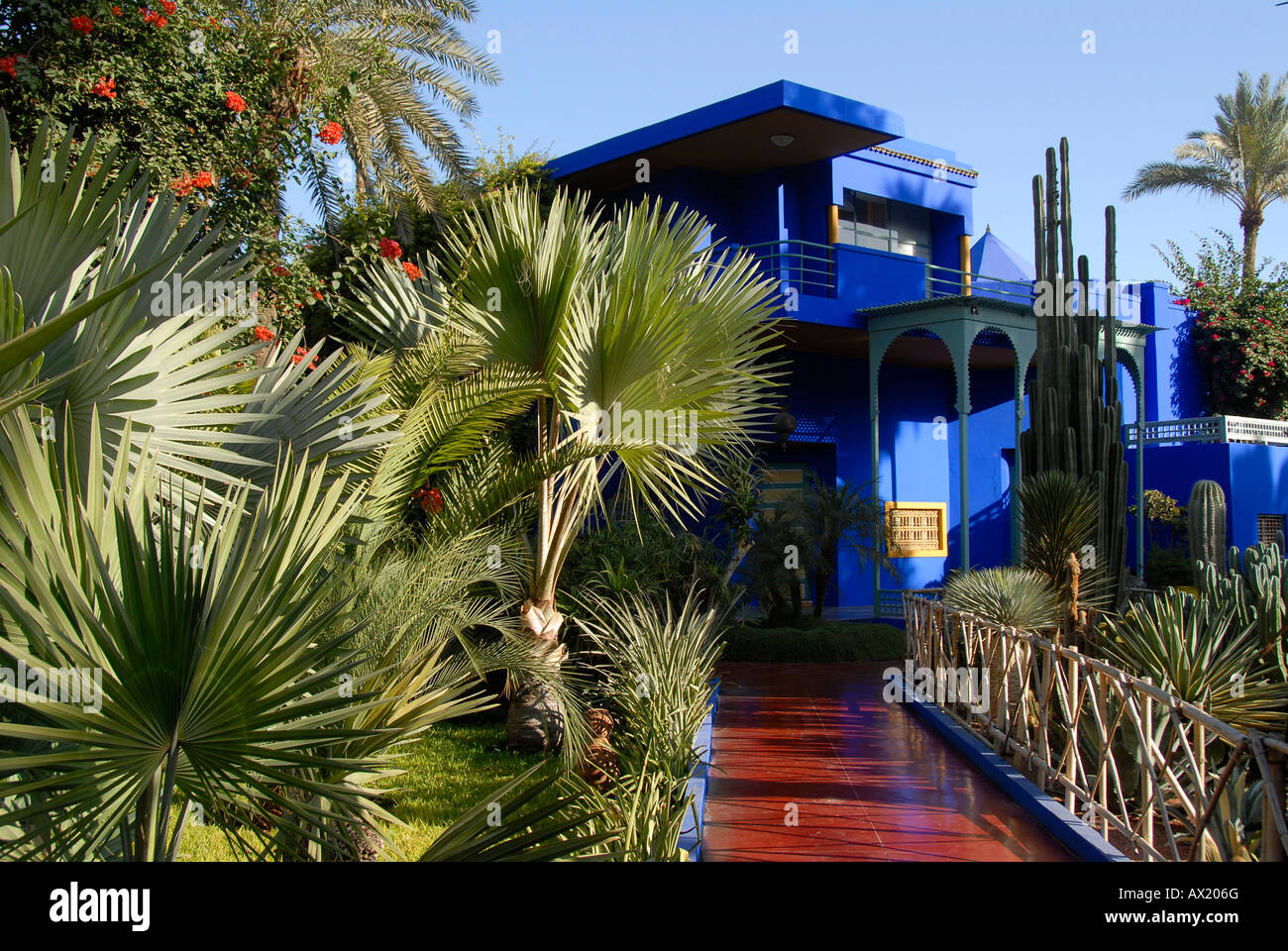 Distinct architectonical feature luminous blue house in garden Jardin ...