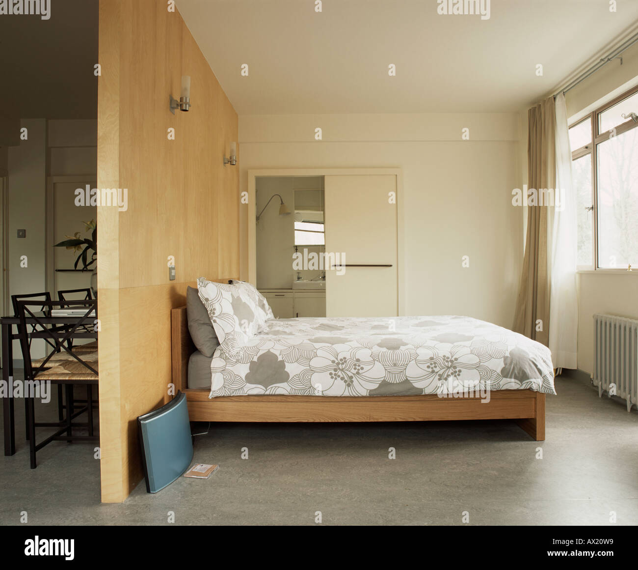 Modernist flat hi-res stock photography and images - Alamy