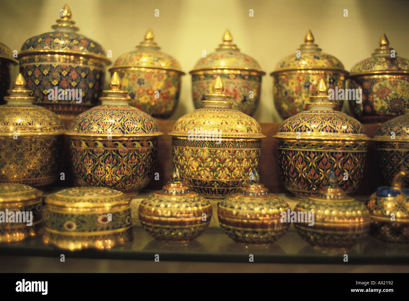 Golden urn hi-res stock photography and images - Alamy