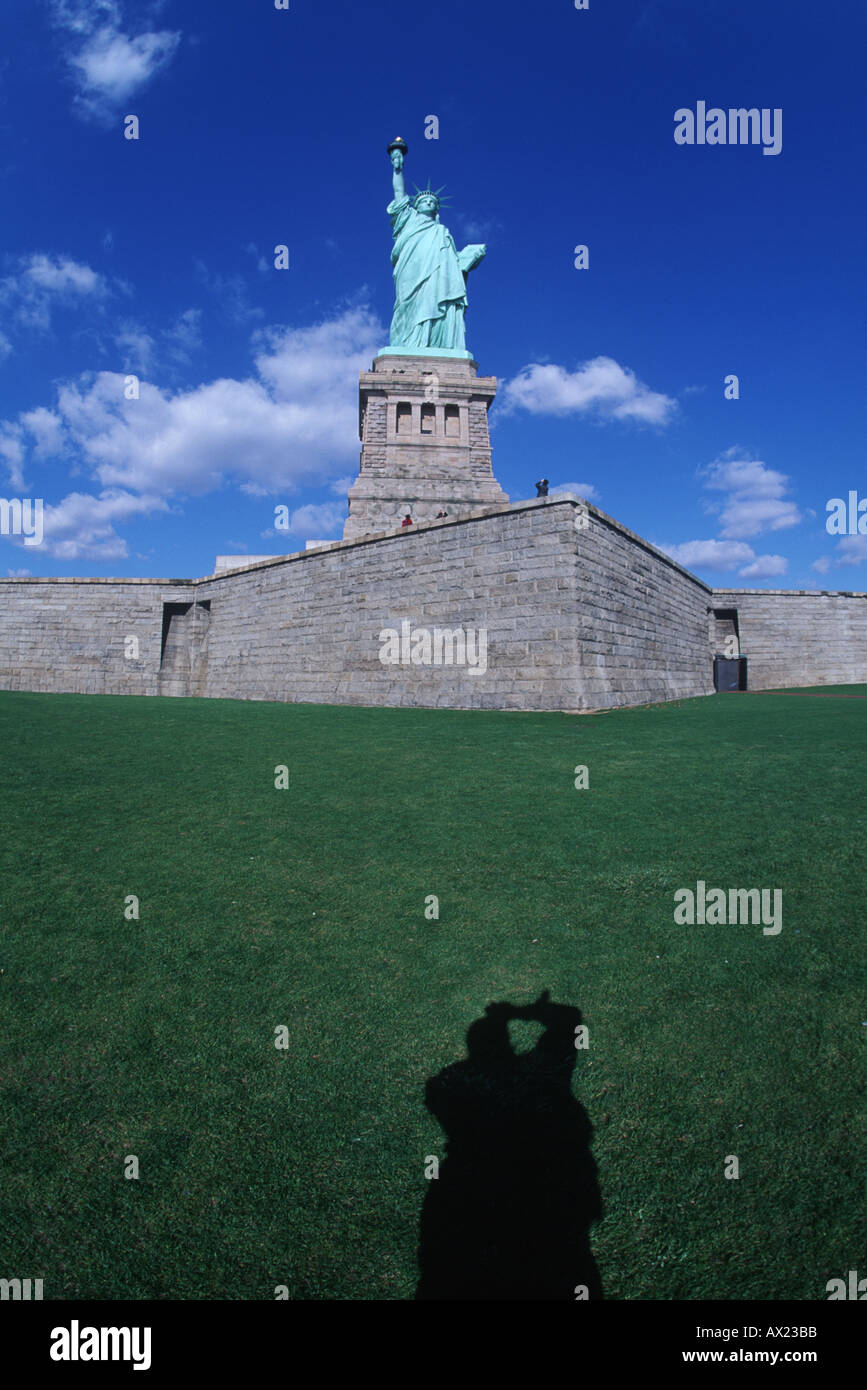 USA New York City Statue of Liberty tourist shadow taking photo Stock ...