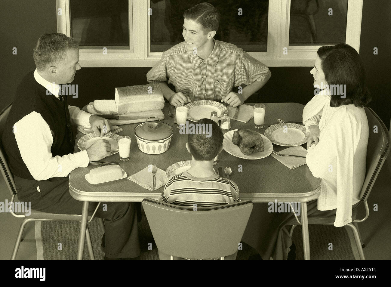 Family Dinner 1950's High Resolution Stock Photography and Images - Alamy