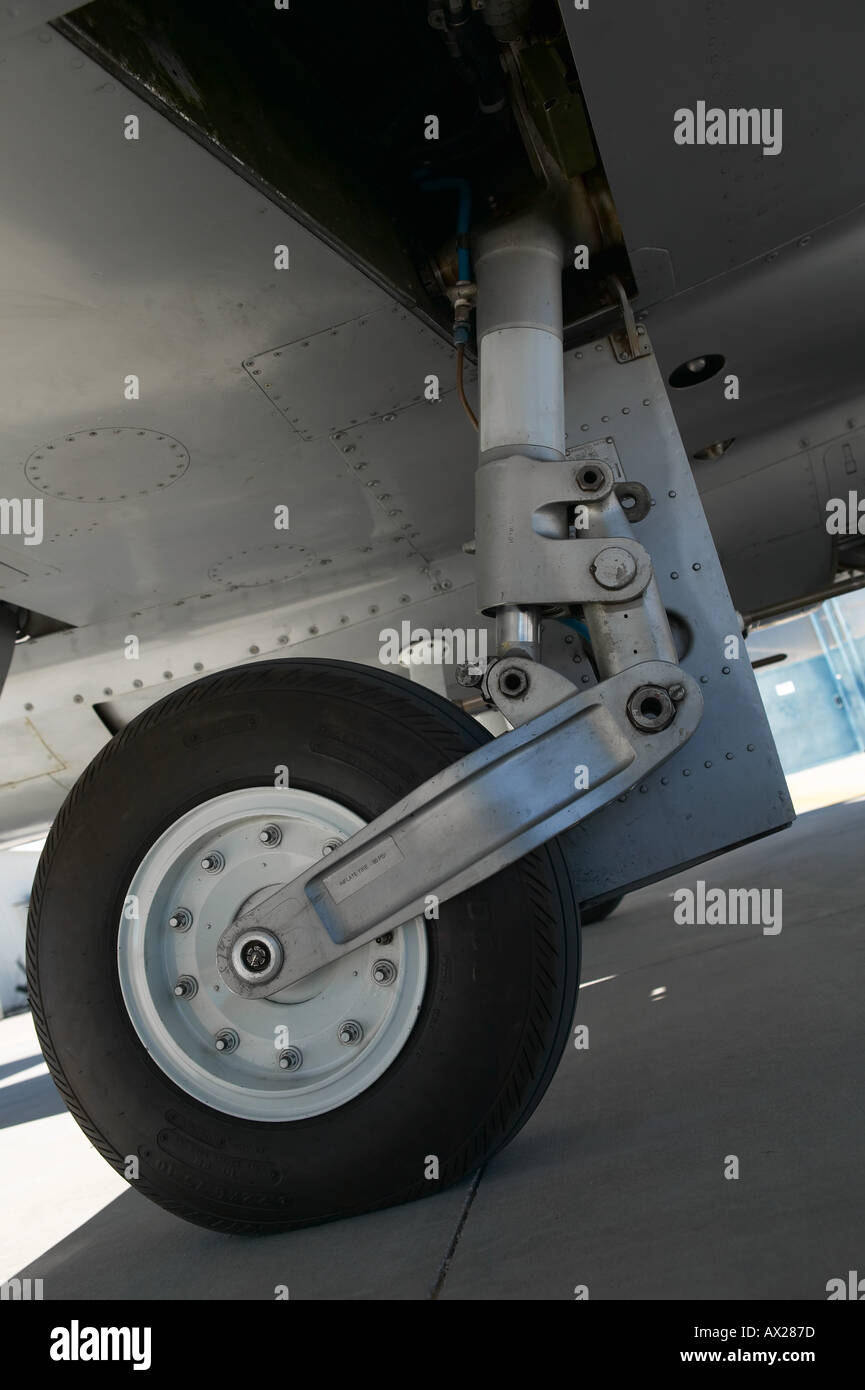 Landing gear hi-res stock photography and images - Alamy