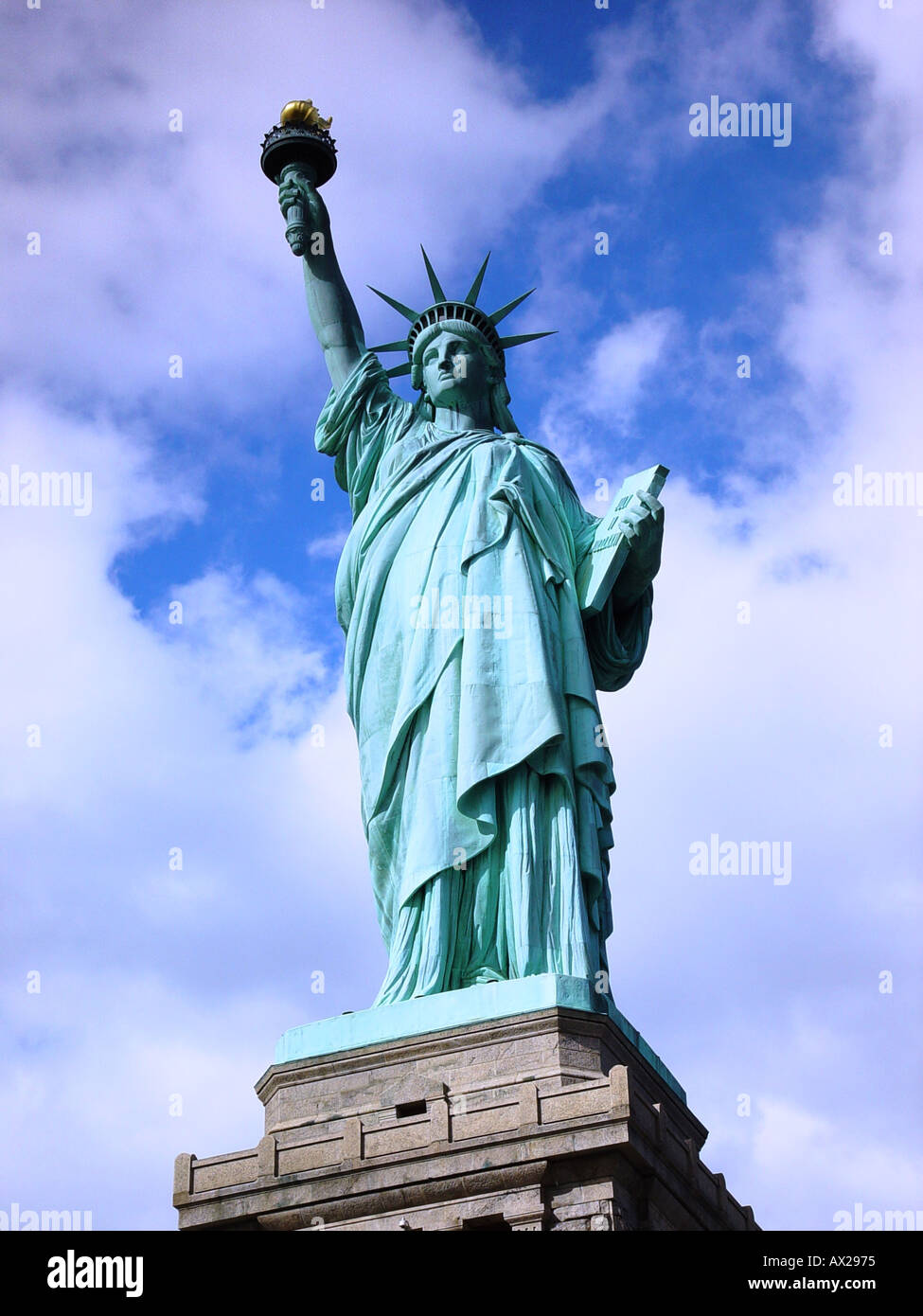 Statue of Liberty whole view from front Stock Photo - Alamy