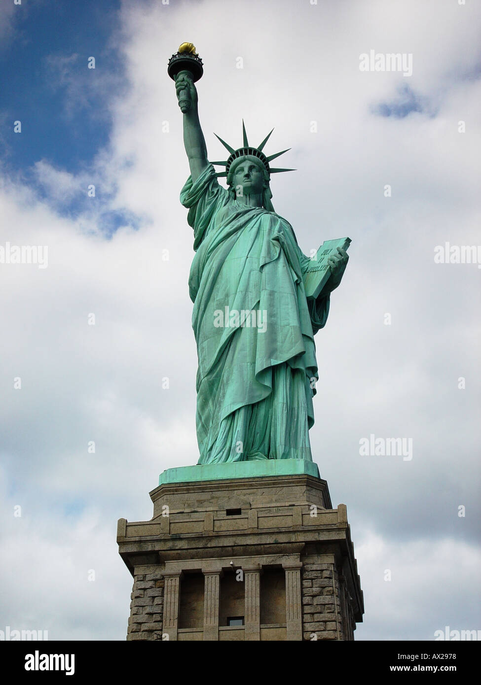 Statue of Liberty whole view from front Stock Photo - Alamy