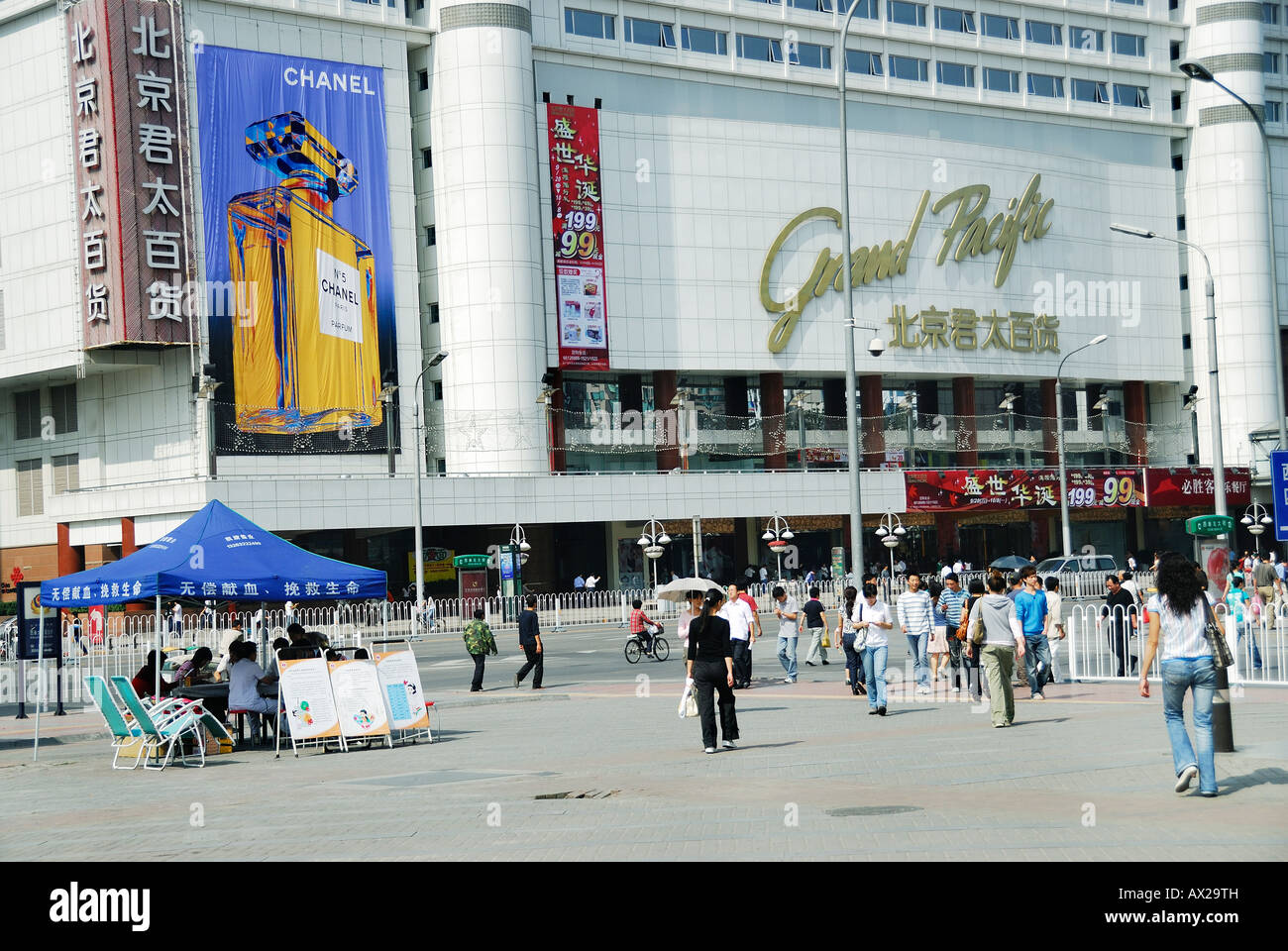 Beijing CHINA, Busy Street Scene, Crowd Outside Modern Shopping Center ...