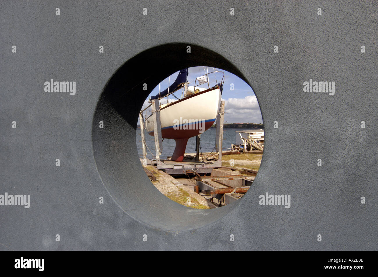 Hole in wall Stock Photo - Alamy