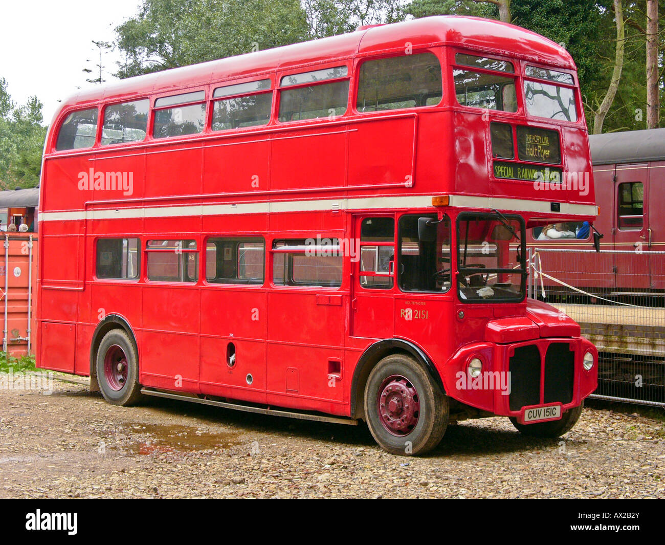 Uk bus 1940s hi-res stock photography and images - Alamy