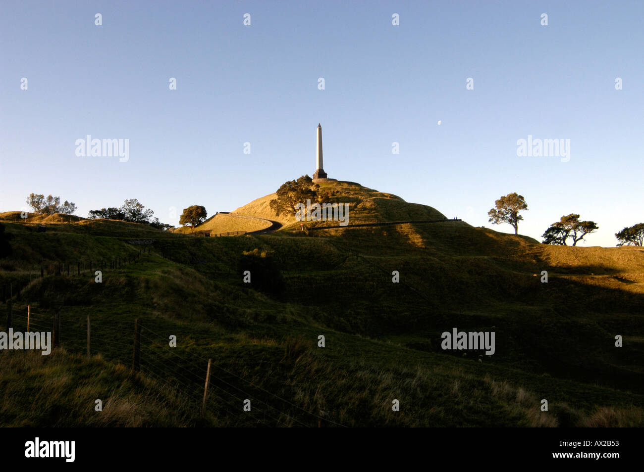 One tree hill auckland city hi-res stock photography and images - Alamy