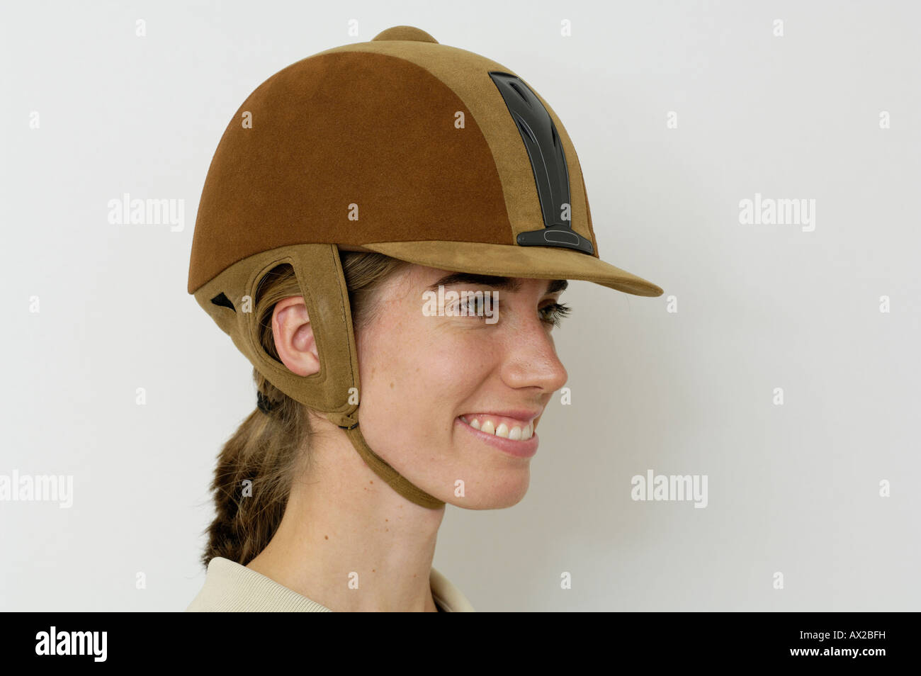 Young woman wearing riding hat hi-res stock photography and images - Alamy